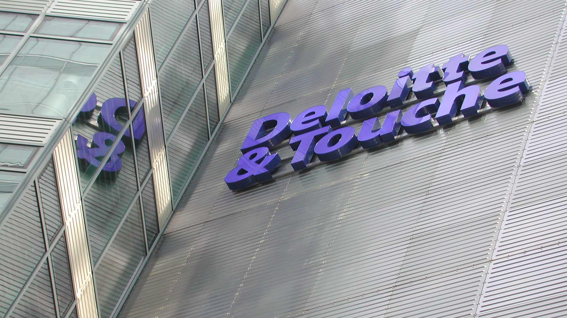 Deloitte Signage | Thomas Manss & Company